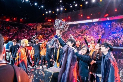 Top 10 best LoL players of all time - Ensigame